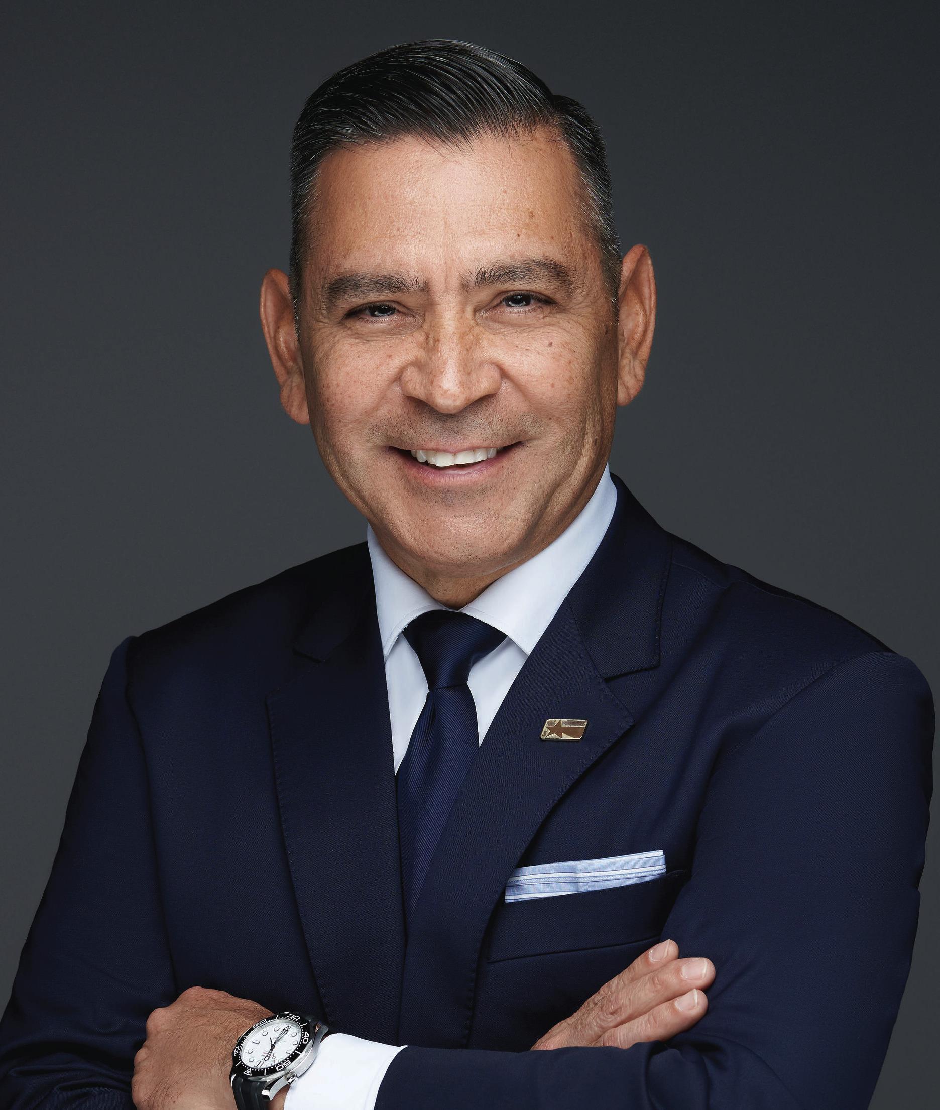 Alvarez receives volunteer award | The Advance News Journal